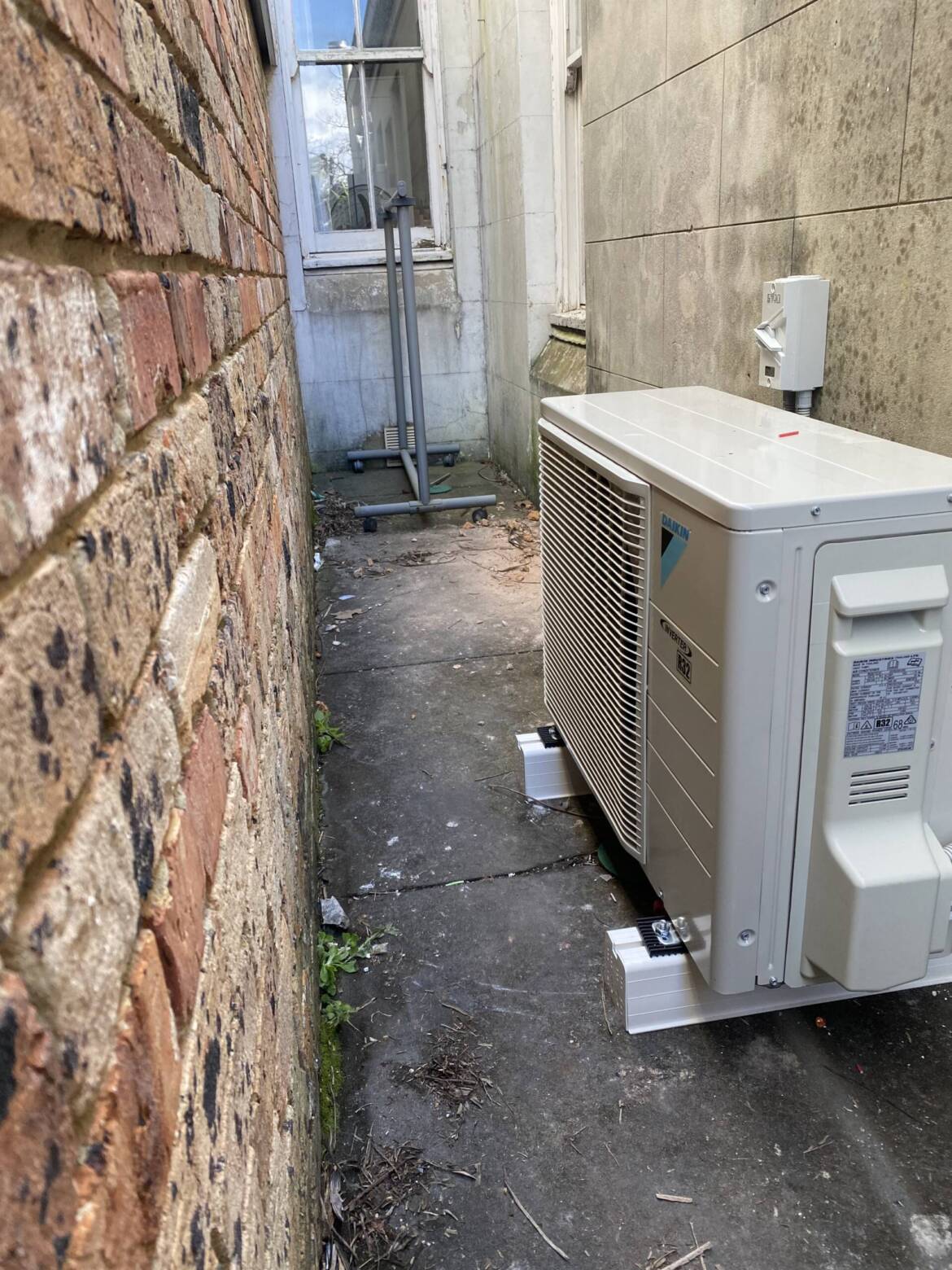 Subfloor Daikin ducted system installation at Paddington. - Air ...